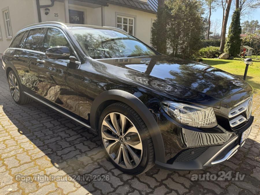 Melns Mercedes-Benz E-Class 2018 Tallina, ar dzinēja tilpumu 2.00 L un nobraukumu 96 tūkst. km par 34500 €, foto 3 vietnē AUTOMOTO.COM.LV
