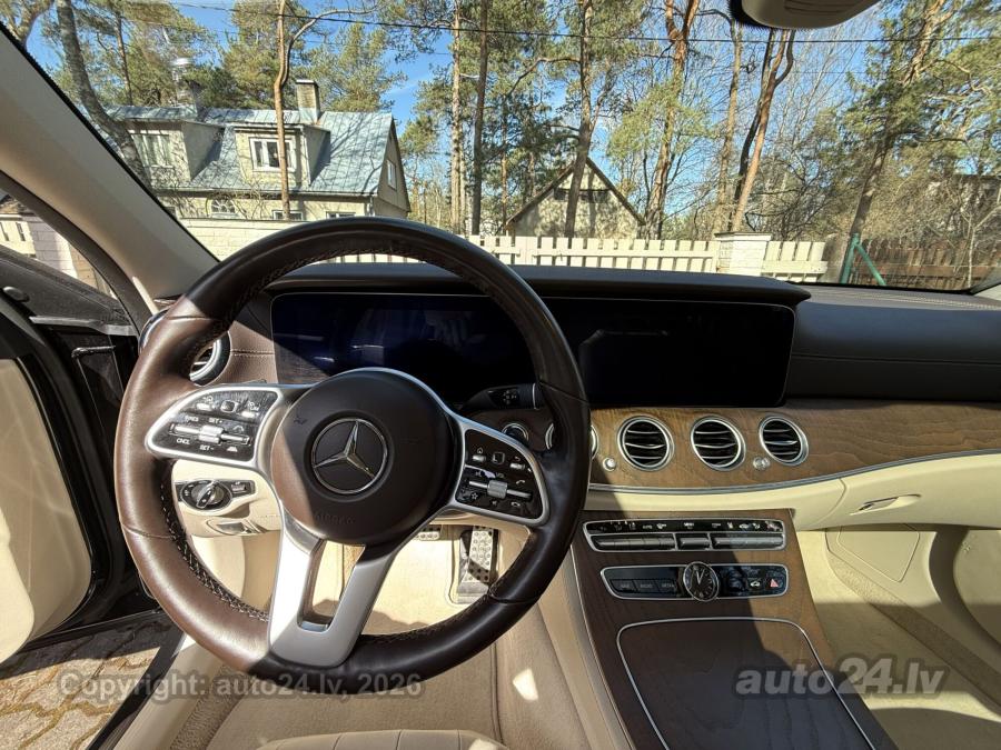 Melns Mercedes-Benz E-Class 2018 Tallina, ar dzinēja tilpumu 2.00 L un nobraukumu 96 tūkst. km par 34500 €, foto 10 vietnē AUTOMOTO.COM.LV