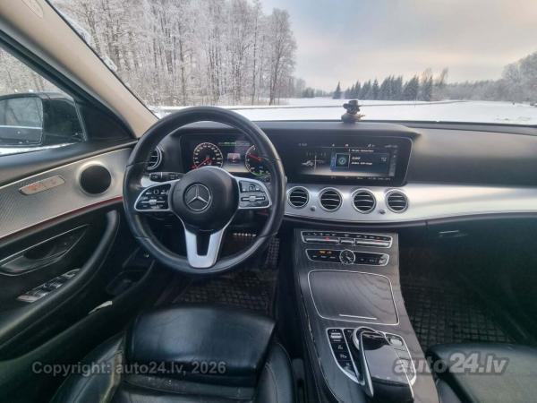 Black Mercedes-Benz E-Class 2019 in Tallinn, with an engine capacity of 2.00 L and mileage of 449 thousand km for 19000 €, photo 9 on AUTOMOTO.COM.LV