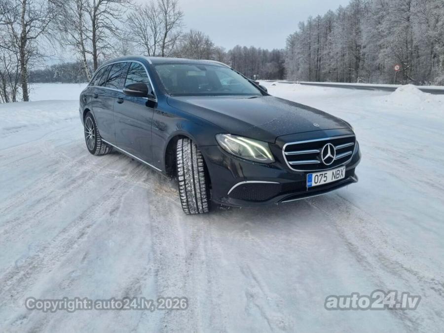 Melns Mercedes-Benz E-Class 2019 Tallina, ar dzinēja tilpumu 2.00 L un nobraukumu 449 tūkst. km par 19000 €, foto 3 vietnē AUTOMOTO.COM.LV