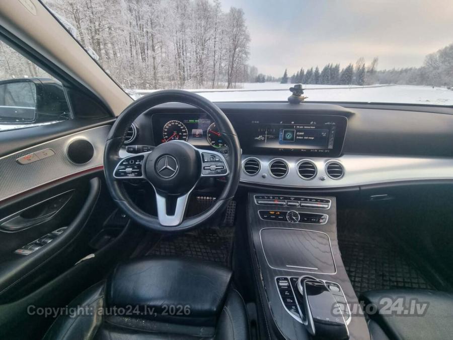 Melns Mercedes-Benz E-Class 2019 Tallina, ar dzinēja tilpumu 2.00 L un nobraukumu 449 tūkst. km par 19000 €, foto 9 vietnē AUTOMOTO.COM.LV