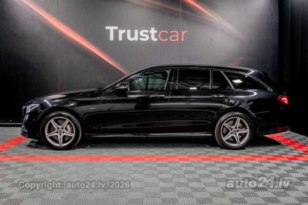 Black Mercedes-Benz E-Class 2019 in Parnu, with an engine capacity of 2.00 L and mileage of 213 thousand km for 21990 €, photo 6 on AUTOMOTO.COM.LV