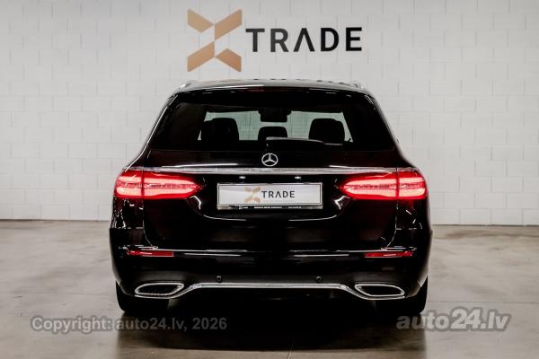 Melns Mercedes-Benz E-Class 2019 Pērnava, ar dzinēja tilpumu 2.90 L un nobraukumu 202 tūkst. km par 26490 €, foto 4 vietnē AUTOMOTO.COM.LV