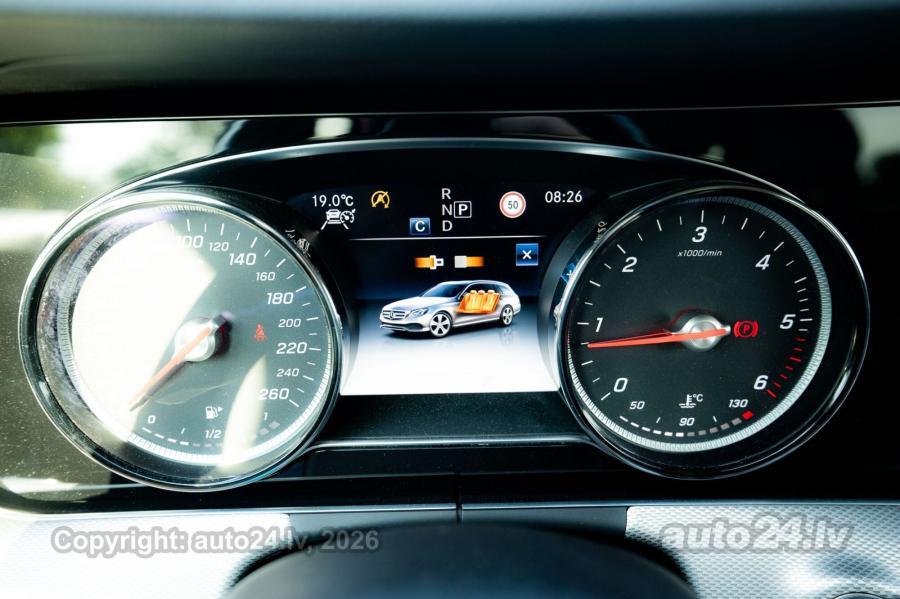 Black Mercedes-Benz E-Class 2019 in Tallinn, with an engine capacity of 2.00 L and mileage of 193 thousand km for 21900 €, photo 7 on AUTOMOTO.COM.LV