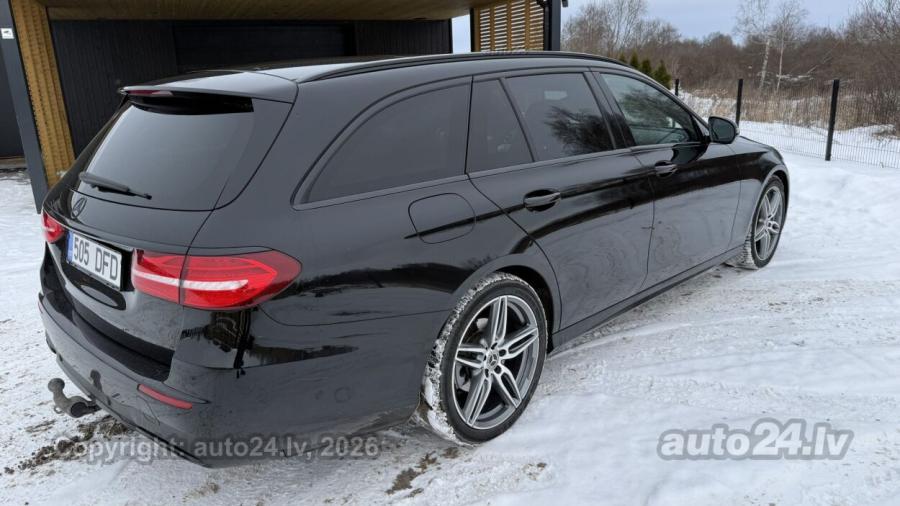 Black Mercedes-Benz E-Class 2020 in Tallinn, with an engine capacity of 2.00 L and mileage of 145 thousand km for 39900 €, photo 3 on AUTOMOTO.COM.LV