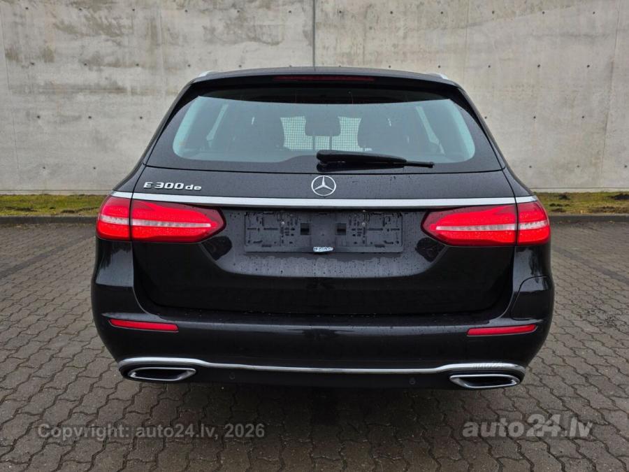 Melns Mercedes-Benz E-Class 2020 Viljandi, ar dzinēja tilpumu 2.00 L un nobraukumu 203 tūkst. km par 19300 €, foto 4 vietnē AUTOMOTO.COM.LV