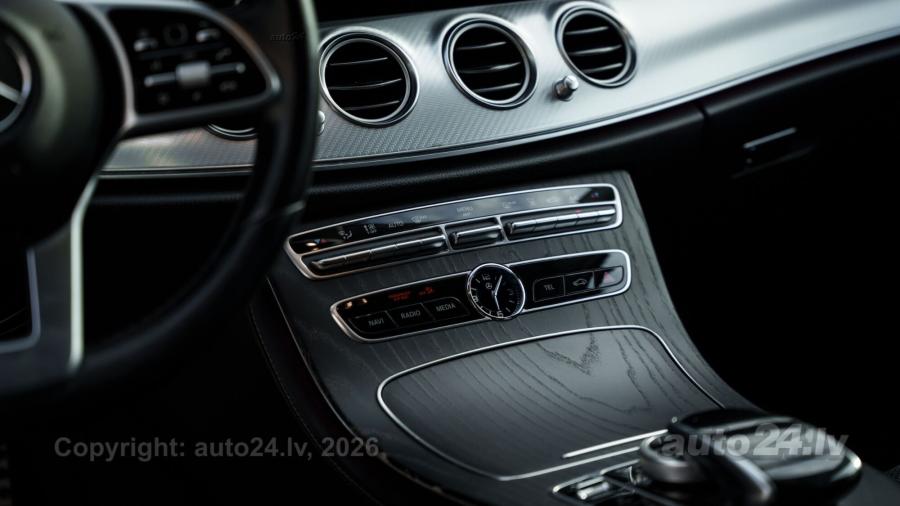 Melns Mercedes-Benz E-Class 2020 Tallina, ar dzinēja tilpumu 1.60 L un nobraukumu 150 tūkst. km par 23900 €, foto 16 vietnē AUTOMOTO.COM.LV