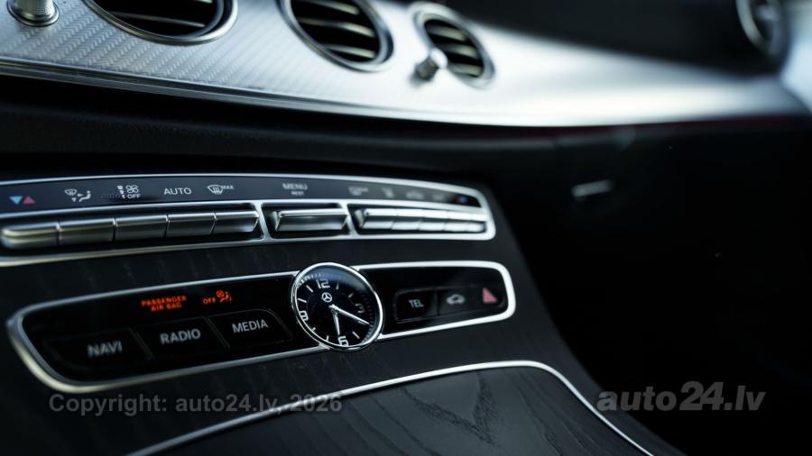 Melns Mercedes-Benz E-Class 2020 Tallina, ar dzinēja tilpumu 1.60 L un nobraukumu 150 tūkst. km par 23900 €, foto 19 vietnē AUTOMOTO.COM.LV