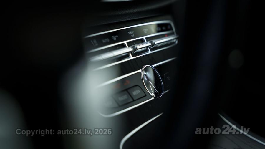 Melns Mercedes-Benz E-Class 2020 Tallina, ar dzinēja tilpumu 1.60 L un nobraukumu 150 tūkst. km par 23900 €, foto 20 vietnē AUTOMOTO.COM.LV
