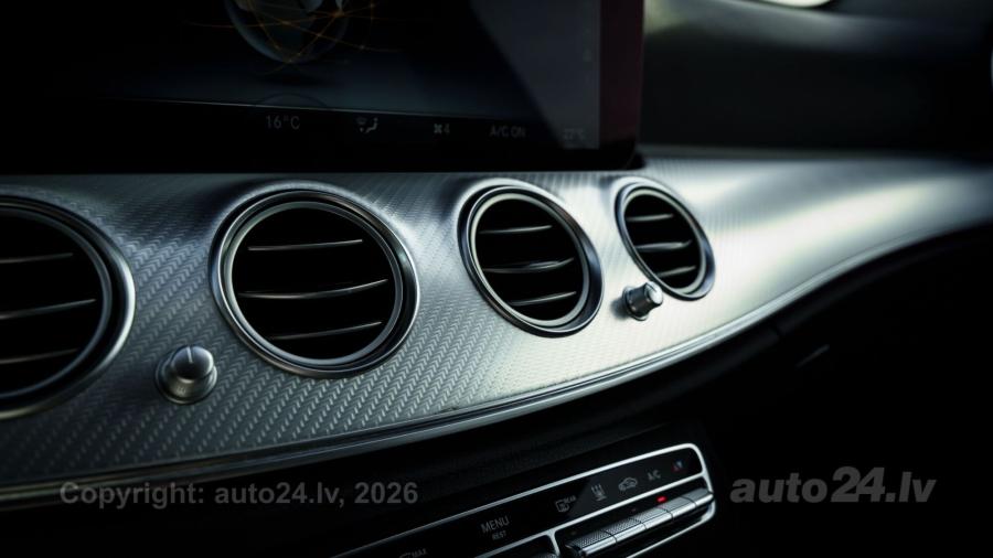 Melns Mercedes-Benz E-Class 2020 Tallina, ar dzinēja tilpumu 1.60 L un nobraukumu 150 tūkst. km par 23900 €, foto 22 vietnē AUTOMOTO.COM.LV