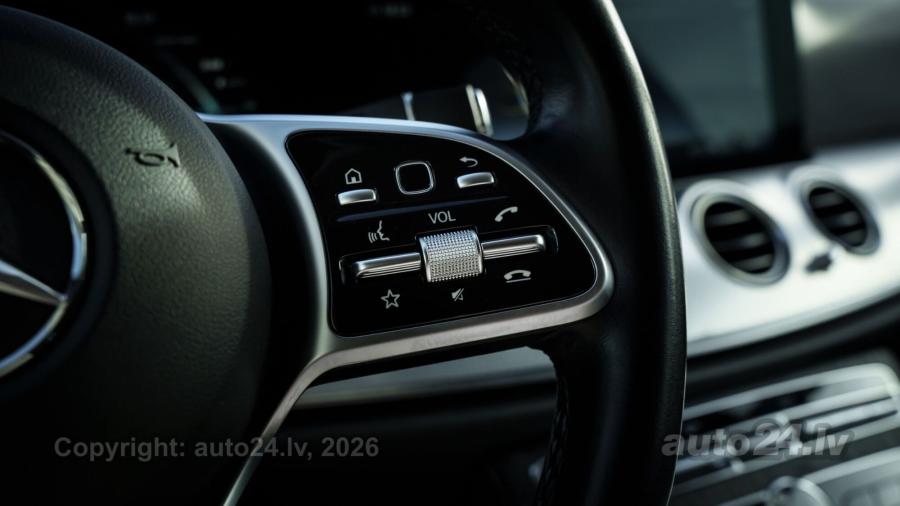 Melns Mercedes-Benz E-Class 2020 Tallina, ar dzinēja tilpumu 1.60 L un nobraukumu 150 tūkst. km par 23900 €, foto 25 vietnē AUTOMOTO.COM.LV