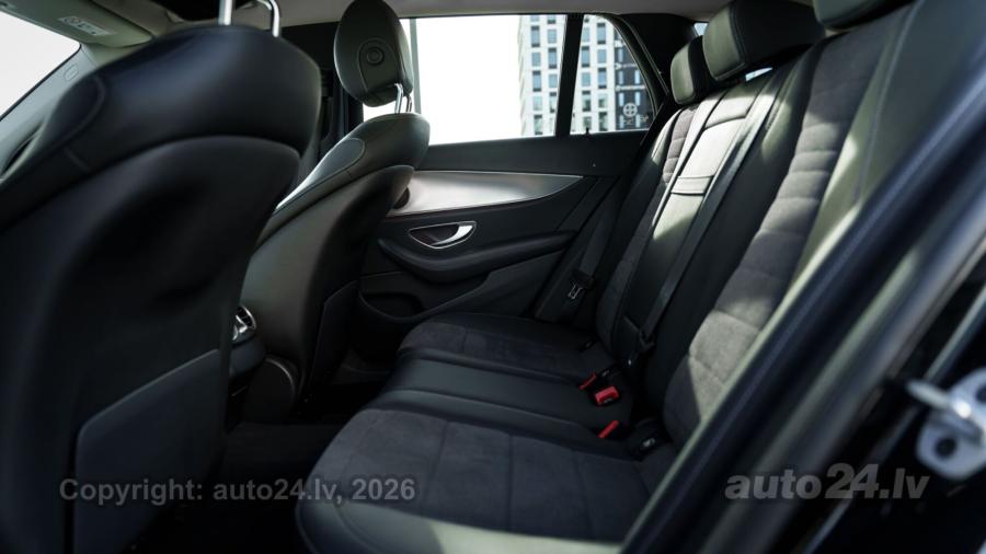 Melns Mercedes-Benz E-Class 2020 Tallina, ar dzinēja tilpumu 1.60 L un nobraukumu 150 tūkst. km par 23900 €, foto 27 vietnē AUTOMOTO.COM.LV