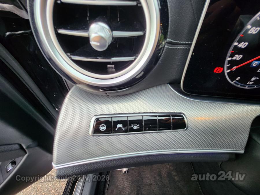 Melns Mercedes-Benz E-Class 2020 Narva, ar dzinēja tilpumu 2.00 L un nobraukumu 187 tūkst. km par 23800 €, foto 10 vietnē AUTOMOTO.COM.LV