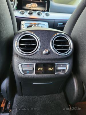 Melns Mercedes-Benz E-Class 2020 Narva, ar dzinēja tilpumu 2.00 L un nobraukumu 187 tūkst. km par 23800 €, foto 26 vietnē AUTOMOTO.COM.LV