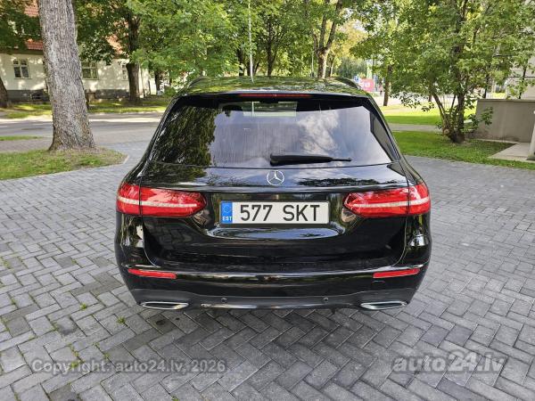Melns Mercedes-Benz E-Class 2020 Pērnava, ar dzinēja tilpumu 2.00 L un nobraukumu 275 tūkst. km par 19900 €, foto 4 vietnē AUTOMOTO.COM.LV