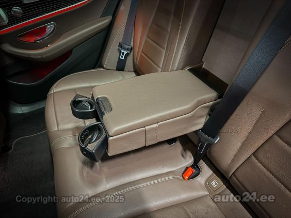 Melns Mercedes-Benz E-Class 2021 Tallina, ar dzinēja tilpumu 2.00 L un nobraukumu 116 tūkst. km par 36900 €, foto 11 vietnē AUTOMOTO.COM.LV