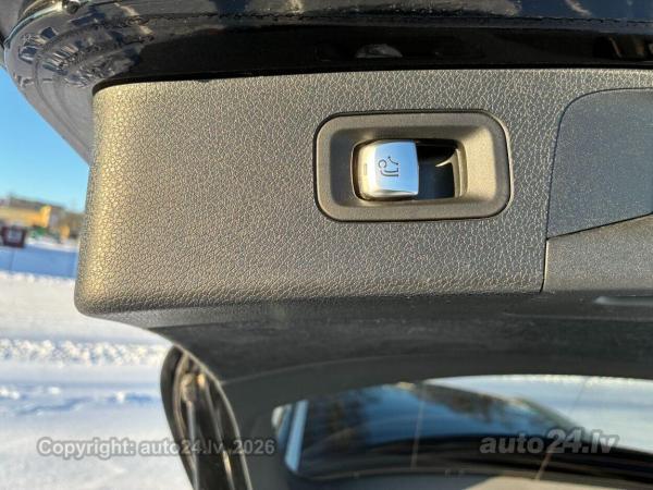 Melns Mercedes-Benz E-Class 2021 Tallina, ar dzinēja tilpumu 2.00 L un nobraukumu 230 tūkst. km par 27500 €, foto 11 vietnē AUTOMOTO.COM.LV