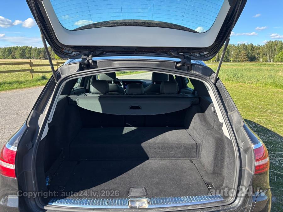 Black Mercedes-Benz E-Class 2021 in Tallinn, with an engine capacity of 2.00 L and mileage of 93 thousand km for 33900 €, photo 5 on AUTOMOTO.COM.LV