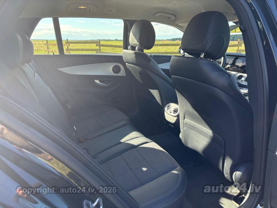 Black Mercedes-Benz E-Class 2021 in Tallinn, with an engine capacity of 2.00 L and mileage of 93 thousand km for 33900 €, photo 7 on AUTOMOTO.COM.LV