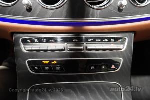 Melns Mercedes-Benz E-Class 2021 Tallina, ar dzinēja tilpumu 2.00 L un nobraukumu 88 tūkst. km par 32500 €, foto 23 vietnē AUTOMOTO.COM.LV