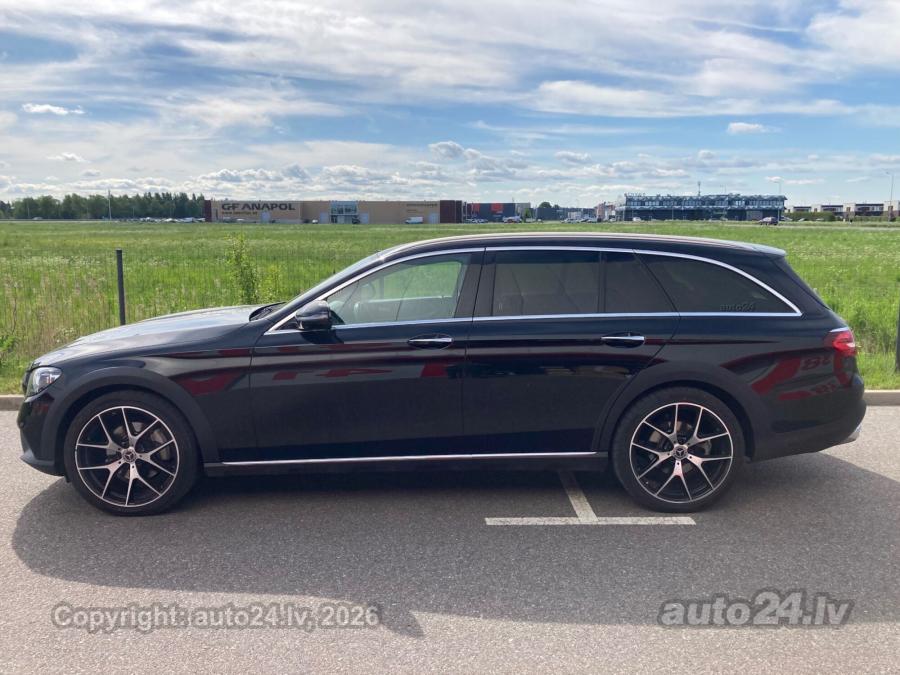 Melns Mercedes-Benz E-Class 2021 Tallina, ar dzinēja tilpumu 2.00 L un nobraukumu 143 tūkst. km par 37000 €, foto 3 vietnē AUTOMOTO.COM.LV