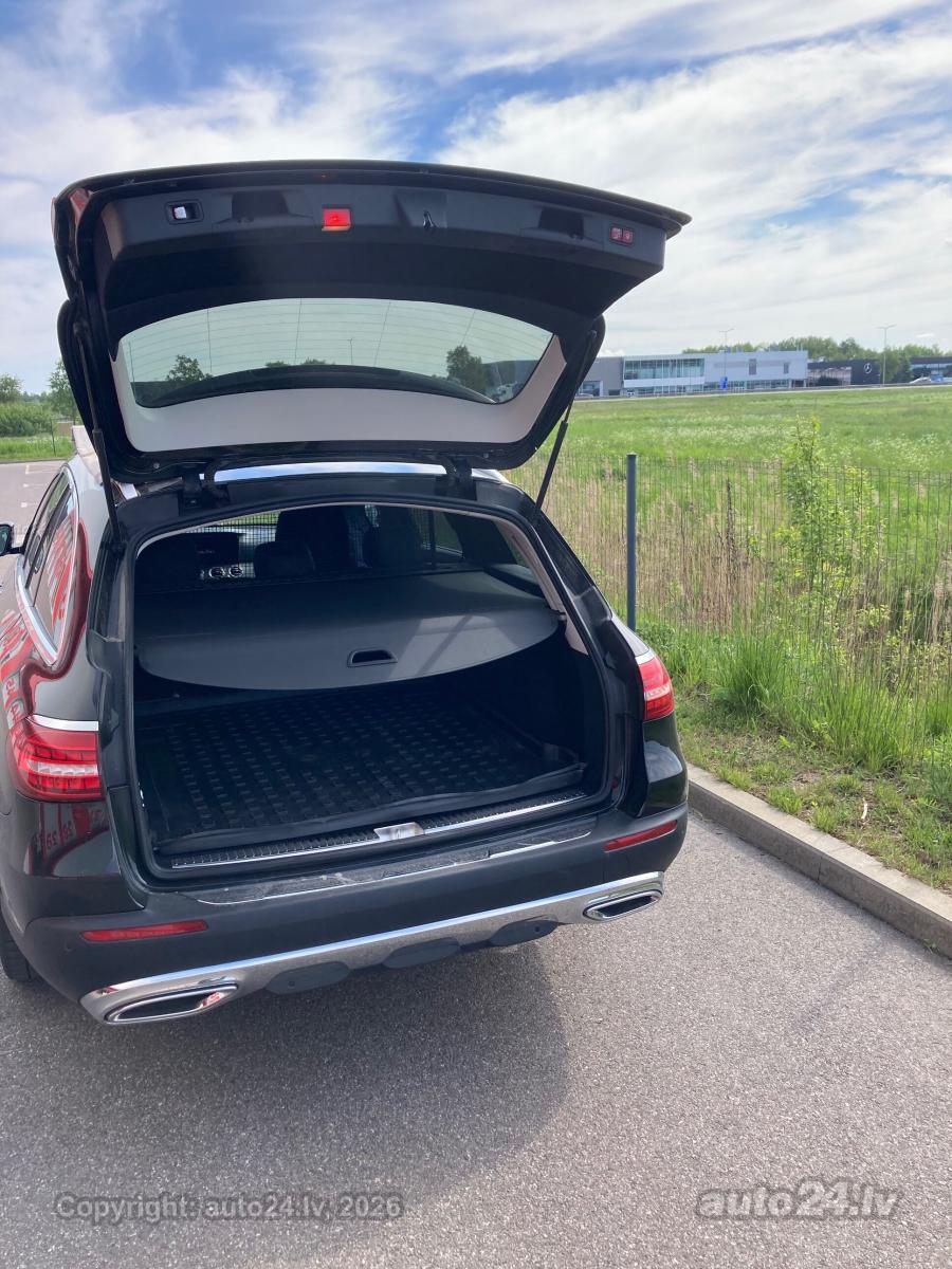 Melns Mercedes-Benz E-Class 2021 Tallina, ar dzinēja tilpumu 2.00 L un nobraukumu 143 tūkst. km par 37000 €, foto 4 vietnē AUTOMOTO.COM.LV