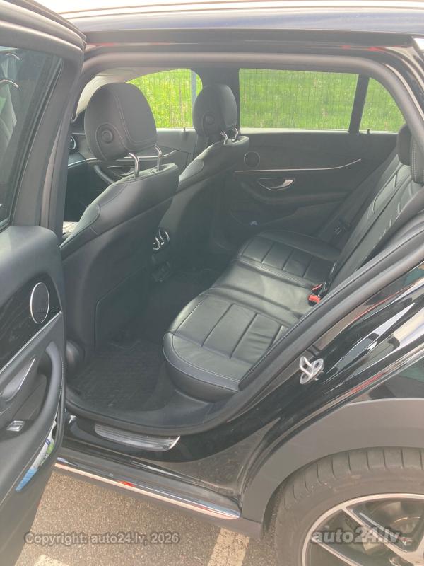 Black Mercedes-Benz E-Class 2021 in Tallinn, with an engine capacity of 2.00 L and mileage of 143 thousand km for 37000 €, photo 4 on AUTOMOTO.COM.LV