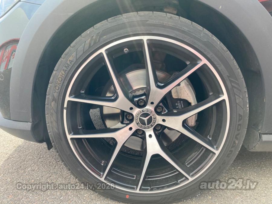 Melns Mercedes-Benz E-Class 2021 Tallina, ar dzinēja tilpumu 2.00 L un nobraukumu 143 tūkst. km par 37000 €, foto 9 vietnē AUTOMOTO.COM.LV