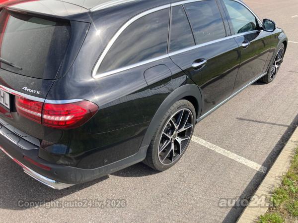 Black Mercedes-Benz E-Class 2021 in Tallinn, with an engine capacity of 2.00 L and mileage of 143 thousand km for 37000 €, photo 10 on AUTOMOTO.COM.LV