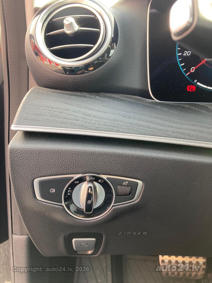 Melns Mercedes-Benz E-Class 2021 Tallina, ar dzinēja tilpumu 2.00 L un nobraukumu 143 tūkst. km par 37000 €, foto 24 vietnē AUTOMOTO.COM.LV