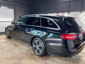 Black Mercedes-Benz E-Class 2021 in Jogeva, with an engine capacity of 2.00 L and mileage of 298 thousand km for 19900 €, photo 5 on AUTOMOTO.COM.LV