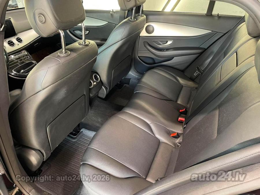 Black Mercedes-Benz E-Class 2021 in Jogeva, with an engine capacity of 2.00 L and mileage of 298 thousand km for 19900 €, photo 8 on AUTOMOTO.COM.LV