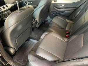 Black Mercedes-Benz E-Class 2021 in Jogeva, with an engine capacity of 2.00 L and mileage of 298 thousand km for 19900 €, photo 9 on AUTOMOTO.COM.LV