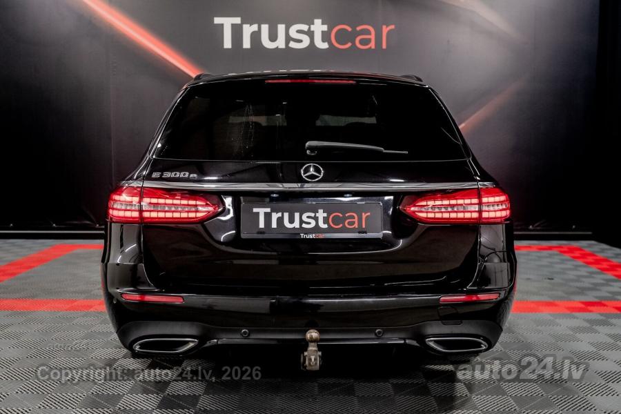 Black Mercedes-Benz E-Class 2021 in Parnu, with an engine capacity of 2.00 L and mileage of 200 thousand km for 24500 €, photo 11 on AUTOMOTO.COM.LV