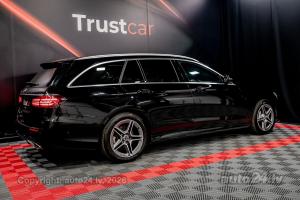 Melns Mercedes-Benz E-Class 2021 Pērnava, ar dzinēja tilpumu 2.00 L un nobraukumu 233 tūkst. km par 21900 €, foto 8 vietnē AUTOMOTO.COM.LV
