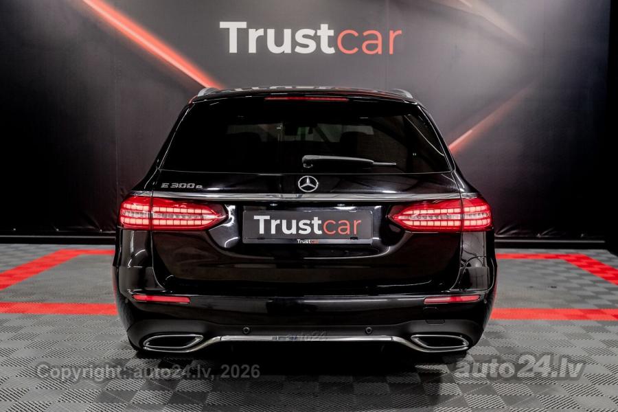 Melns Mercedes-Benz E-Class 2021 Pērnava, ar dzinēja tilpumu 2.00 L un nobraukumu 233 tūkst. km par 21900 €, foto 11 vietnē AUTOMOTO.COM.LV