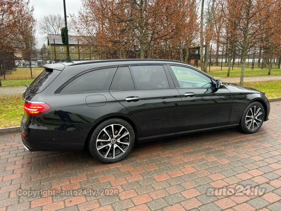 Melns Mercedes-Benz E-Class 2022 Tallina, ar dzinēja tilpumu 1.99 L un nobraukumu 177 tūkst. km par 27900 €, foto 8 vietnē AUTOMOTO.COM.LV