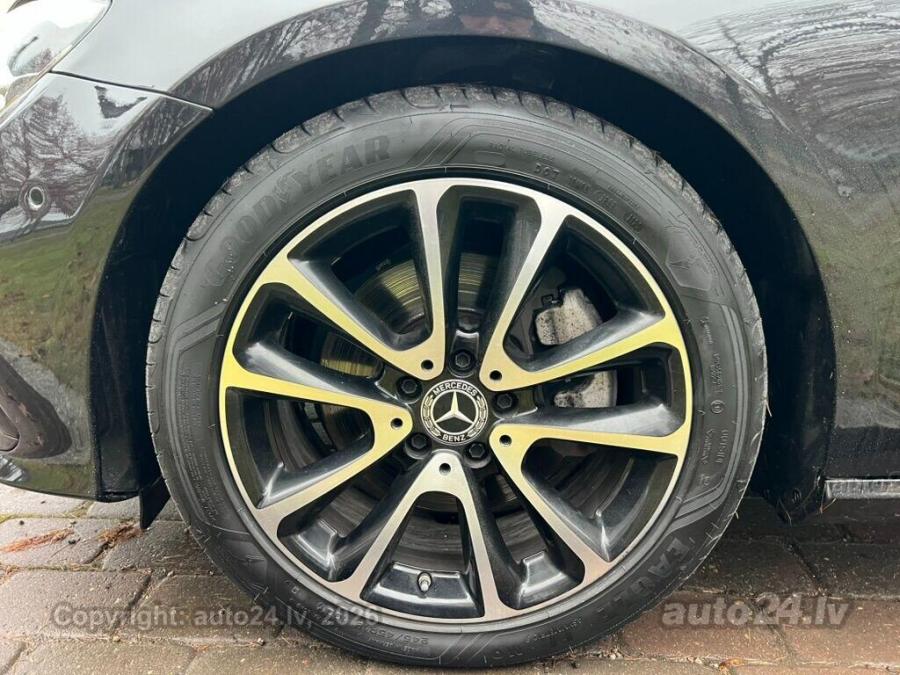 Melns Mercedes-Benz E-Class 2022 Tallina, ar dzinēja tilpumu 1.99 L un nobraukumu 177 tūkst. km par 27900 €, foto 19 vietnē AUTOMOTO.COM.LV