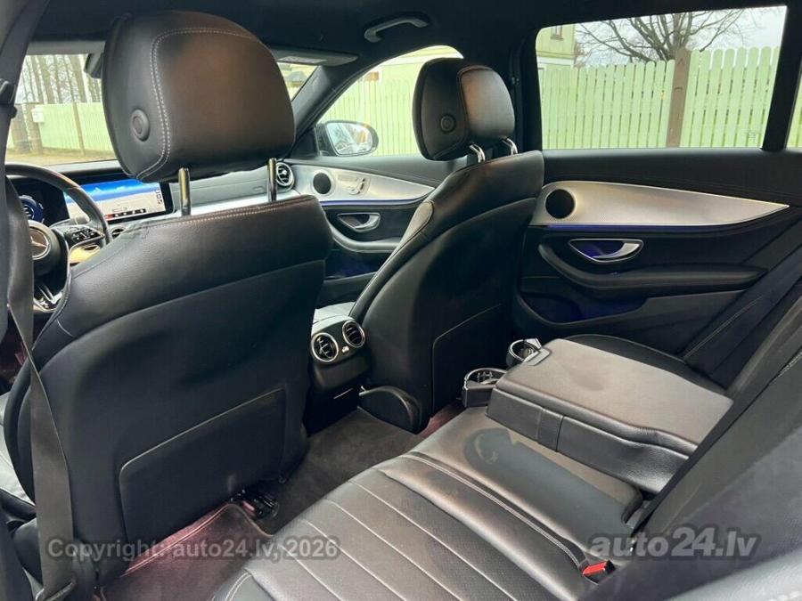Melns Mercedes-Benz E-Class 2022 Tallina, ar dzinēja tilpumu 1.99 L un nobraukumu 177 tūkst. km par 27900 €, foto 24 vietnē AUTOMOTO.COM.LV