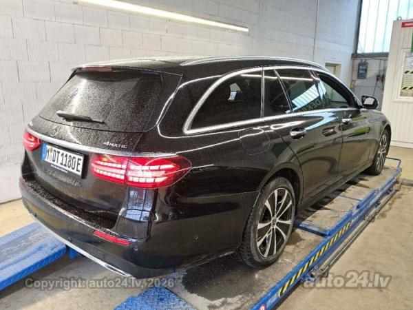 Black Mercedes-Benz E-Class 2022 in Tallinn, with an engine capacity of 2.00 L and mileage of 100 thousand km for 34790 €, photo 2 on AUTOMOTO.COM.LV