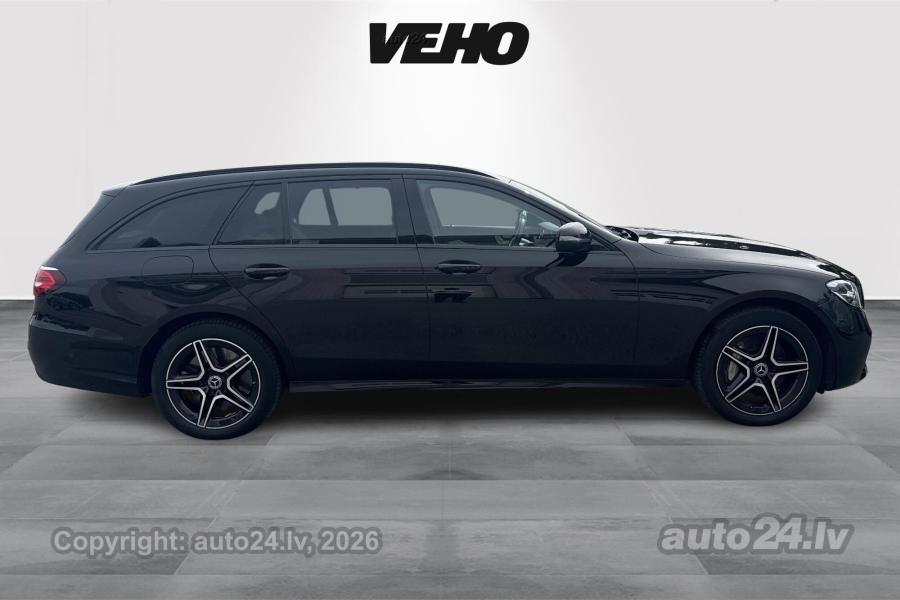 Melns Mercedes-Benz E-Class 2022 Pērnava, ar dzinēja tilpumu 2.00 L un nobraukumu 99 tūkst. km par 35500 €, foto 3 vietnē AUTOMOTO.COM.LV