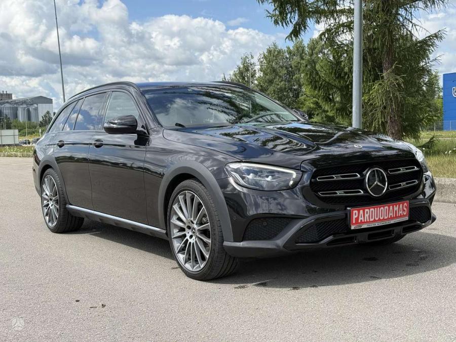 Melns Mercedes-Benz E-Class 2022 Panevēža, ar dzinēja tilpumu 1.99 L un nobraukumu 223 tūkst. km par 24990 €, foto 8 vietnē AUTOMOTO.COM.LV
