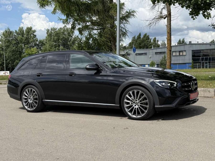 Melns Mercedes-Benz E-Class 2022 Panevēža, ar dzinēja tilpumu 1.99 L un nobraukumu 223 tūkst. km par 24990 €, foto 10 vietnē AUTOMOTO.COM.LV