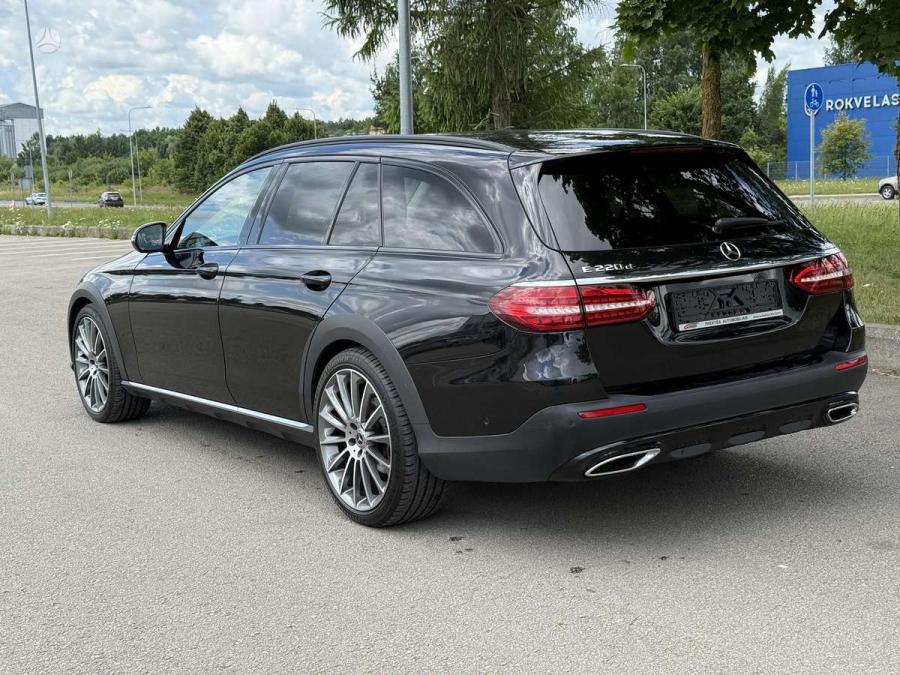 Melns Mercedes-Benz E-Class 2022 Panevēža, ar dzinēja tilpumu 1.99 L un nobraukumu 223 tūkst. km par 24990 €, foto 16 vietnē AUTOMOTO.COM.LV