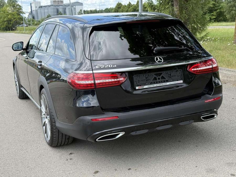 Melns Mercedes-Benz E-Class 2022 Panevēža, ar dzinēja tilpumu 1.99 L un nobraukumu 223 tūkst. km par 24990 €, foto 17 vietnē AUTOMOTO.COM.LV