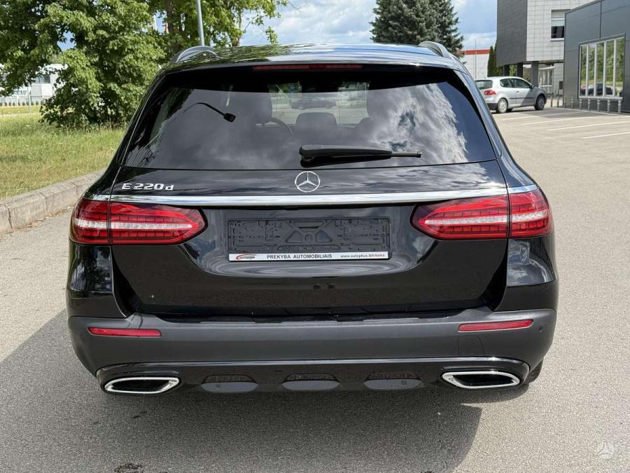 Melns Mercedes-Benz E-Class 2022 Panevēža, ar dzinēja tilpumu 1.99 L un nobraukumu 223 tūkst. km par 24990 €, foto 18 vietnē AUTOMOTO.COM.LV