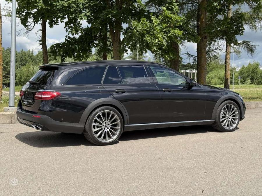 Melns Mercedes-Benz E-Class 2022 Panevēža, ar dzinēja tilpumu 1.99 L un nobraukumu 223 tūkst. km par 24990 €, foto 20 vietnē AUTOMOTO.COM.LV