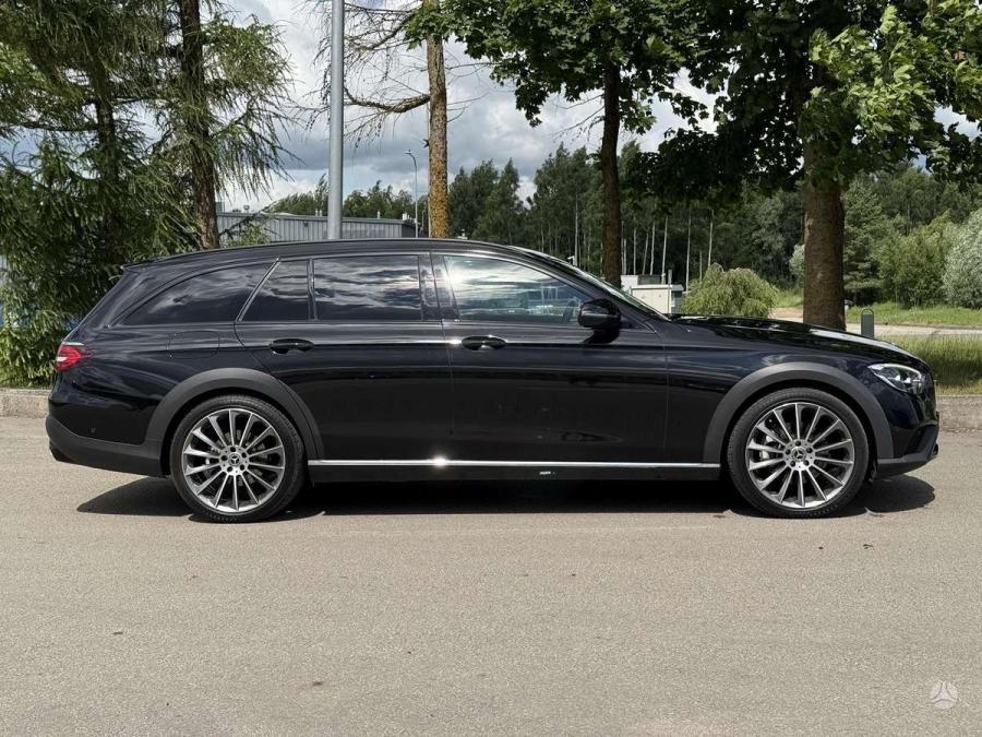 Melns Mercedes-Benz E-Class 2022 Panevēža, ar dzinēja tilpumu 1.99 L un nobraukumu 223 tūkst. km par 24990 €, foto 22 vietnē AUTOMOTO.COM.LV