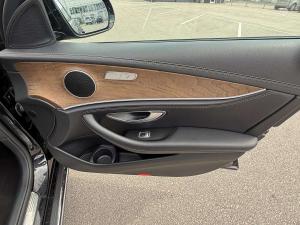 Melns Mercedes-Benz E-Class 2022 Panevēža, ar dzinēja tilpumu 1.99 L un nobraukumu 223 tūkst. km par 24990 €, foto 25 vietnē AUTOMOTO.COM.LV