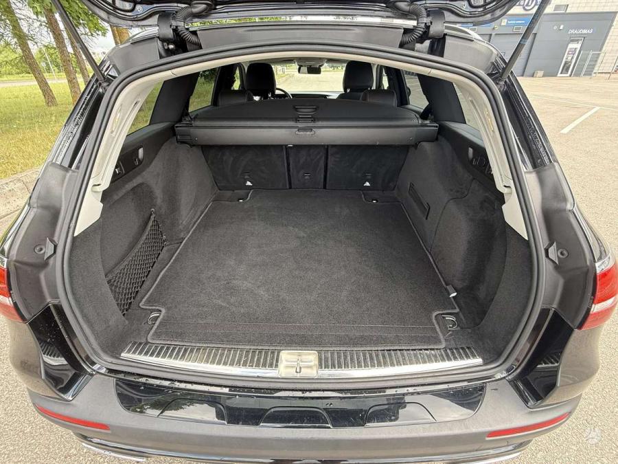 Melns Mercedes-Benz E-Class 2022 Panevēža, ar dzinēja tilpumu 1.99 L un nobraukumu 223 tūkst. km par 24990 €, foto 28 vietnē AUTOMOTO.COM.LV